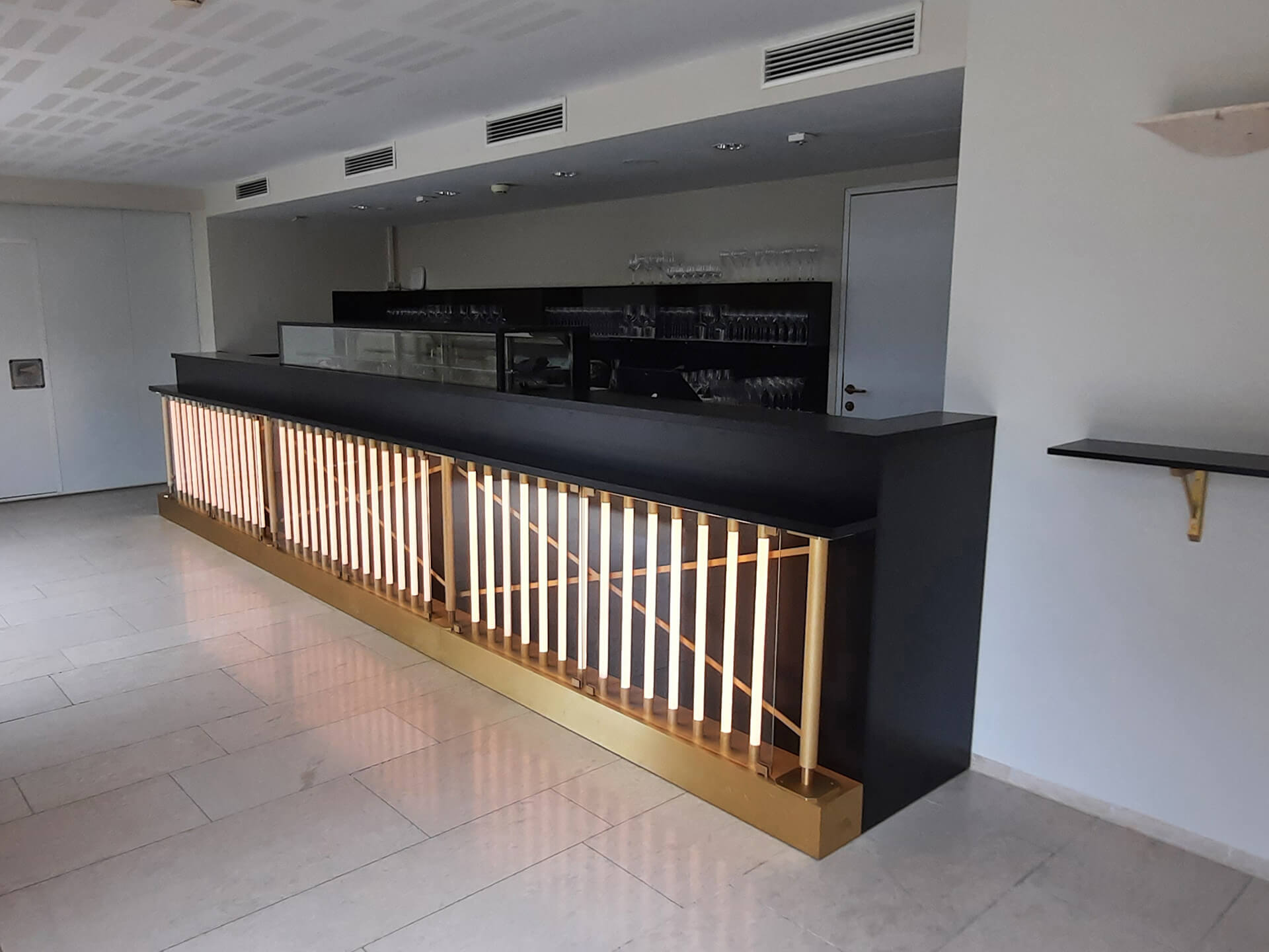 Thekenverkleidung für Gastronomie Theke - von Brüll + Gruber